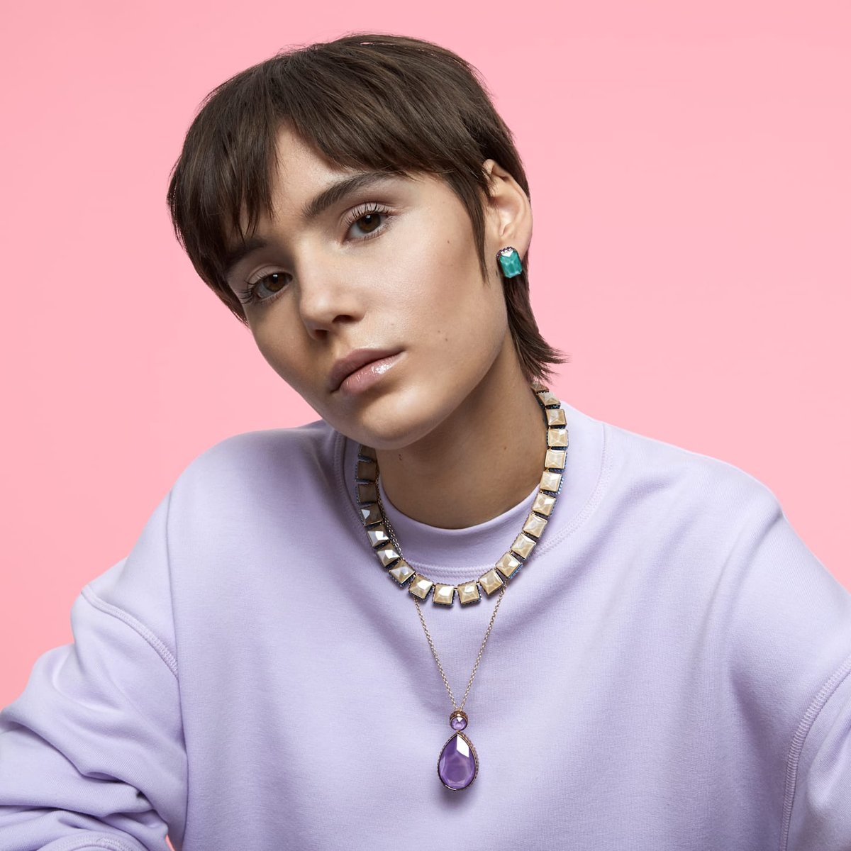 Swarovski Orbita fél pár bedugós fülbevaló színes kristállyal