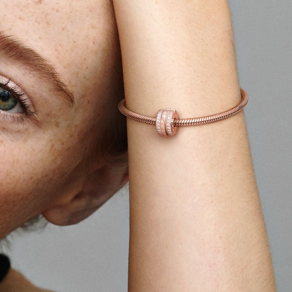 Pandora ékszer Pávé logó szilikonos rozé klip - 789042C01